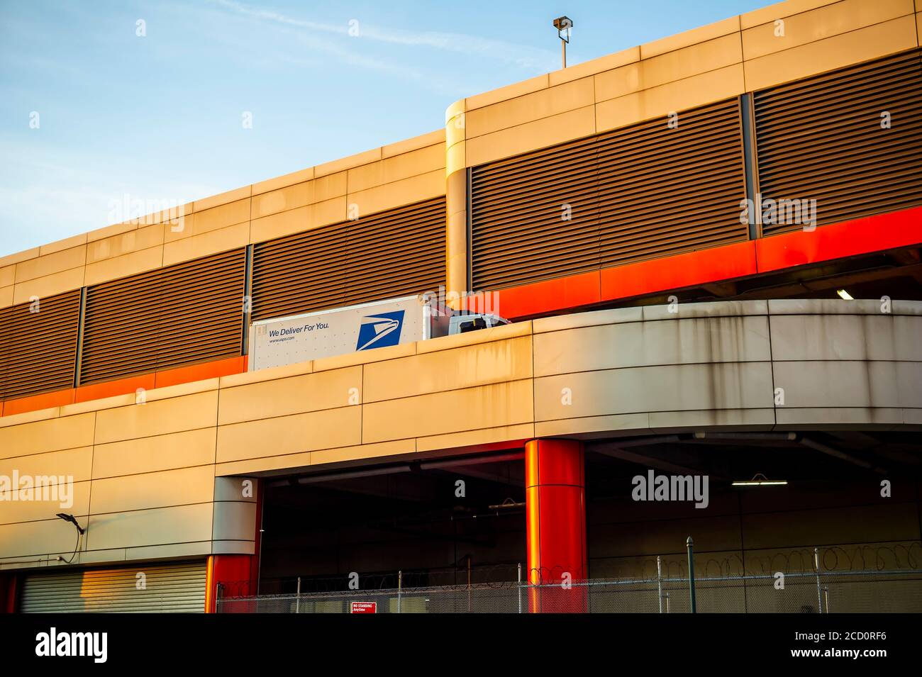 Usps vehicle hi-res stock photography and images - Alamy