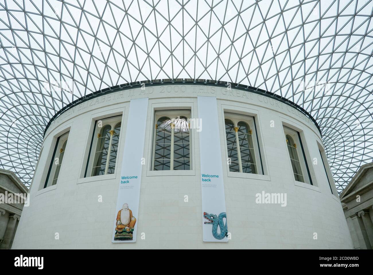 Glass doors opening museum entrance hi-res stock photography and images ...