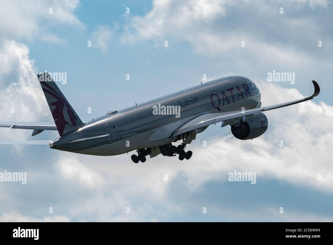 Qatar doha plane taking off hi-res stock photography and images - Alamy