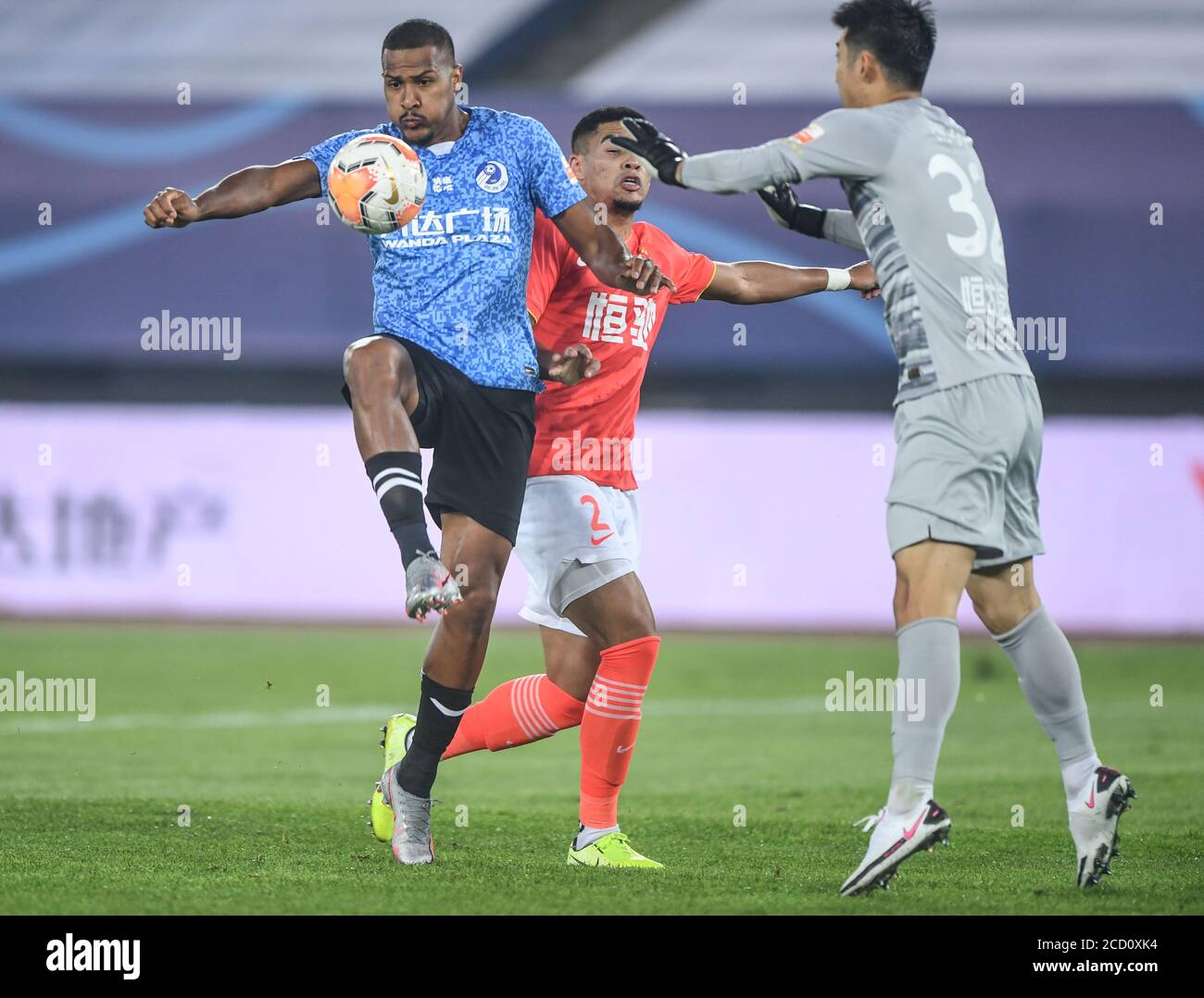 Dalian, China's Liaoning Province. 25th Aug, 2020. Salomon Rondon (L ...