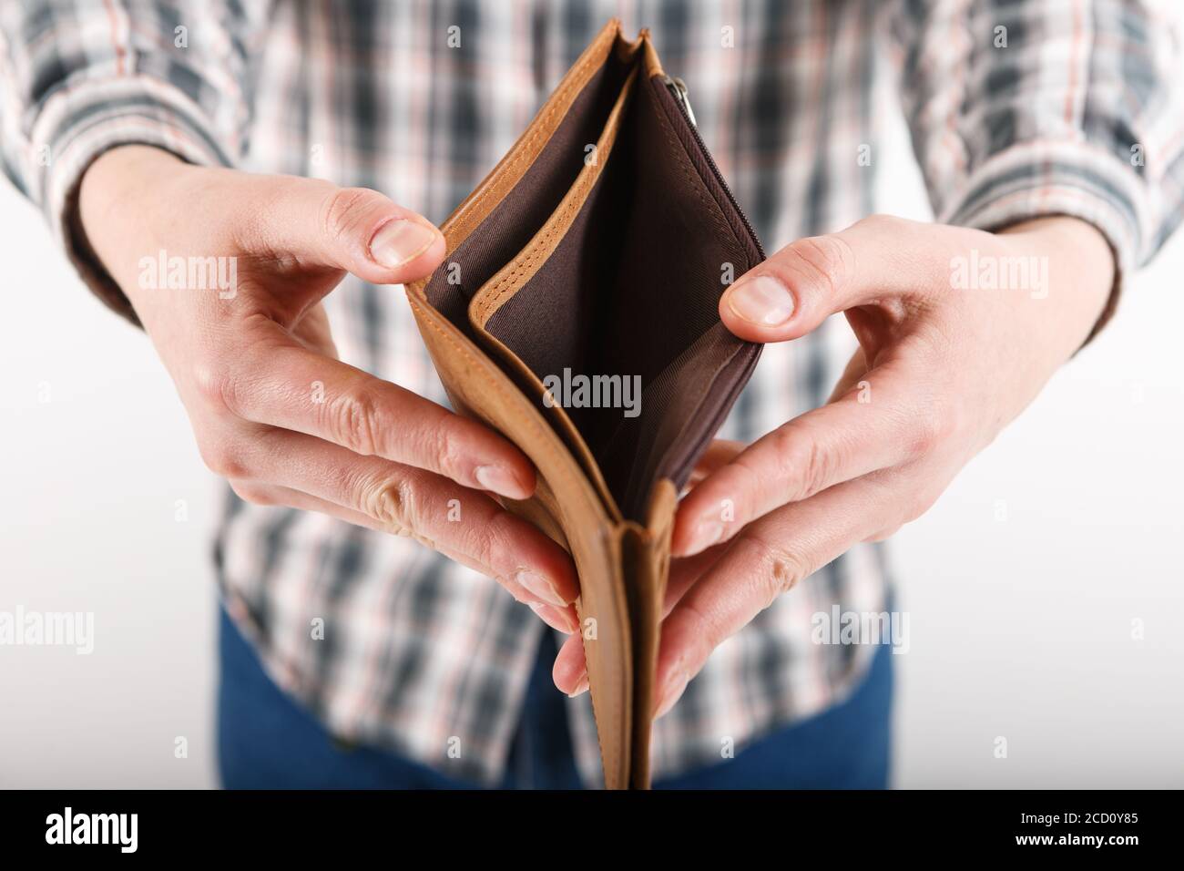 Empty wallet in the hands of an elderly man. Poverty in retirement ...