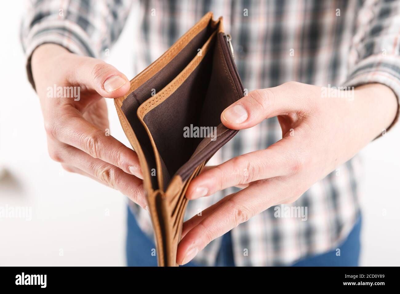Empty wallet in the hands of an elderly man. Poverty in retirement ...