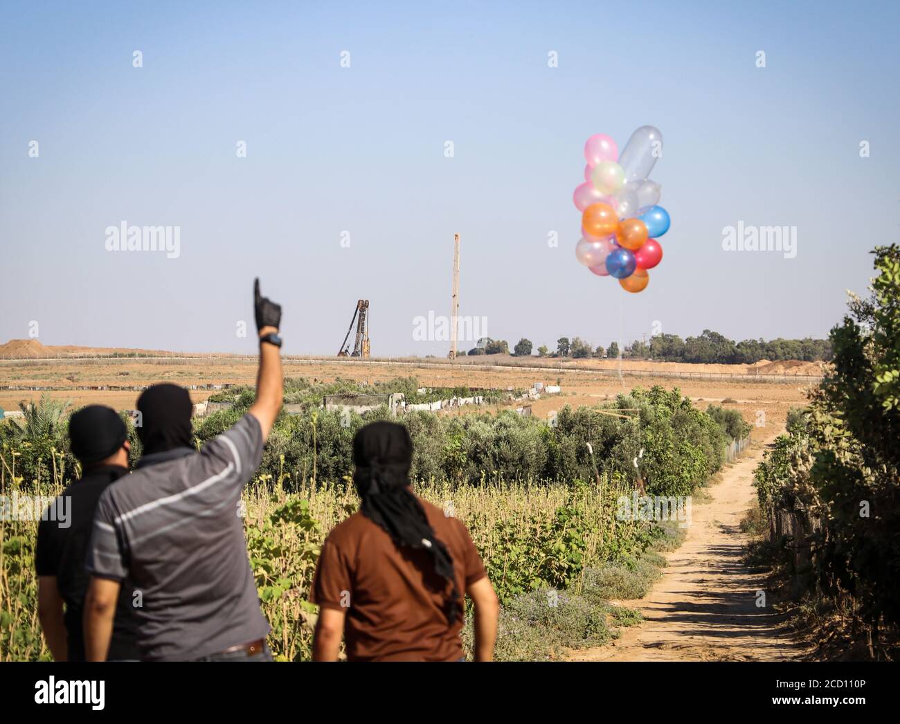 Gaza Strip, Jabalia, Gaza. 25th Aug, 2020. Masked Palestinians ...