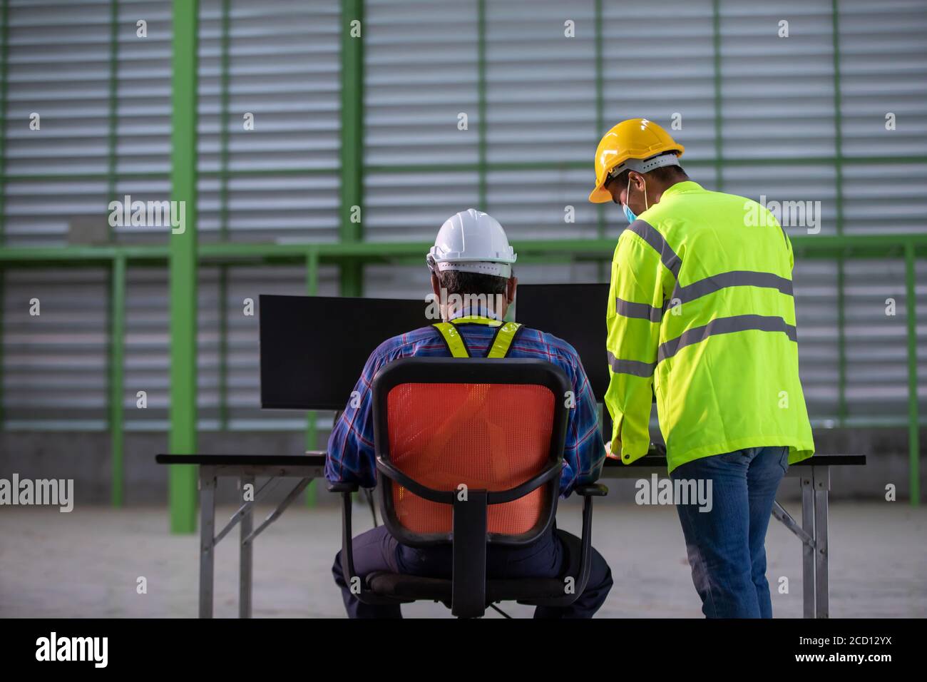 Back View Industrial workers In the construction site Stock Photo - Alamy