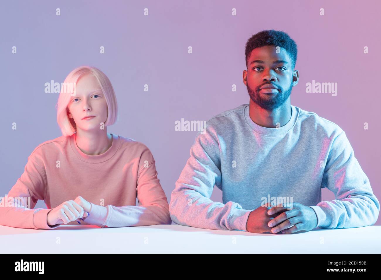 Black and albino couple hi-res stock photography and images - Alamy