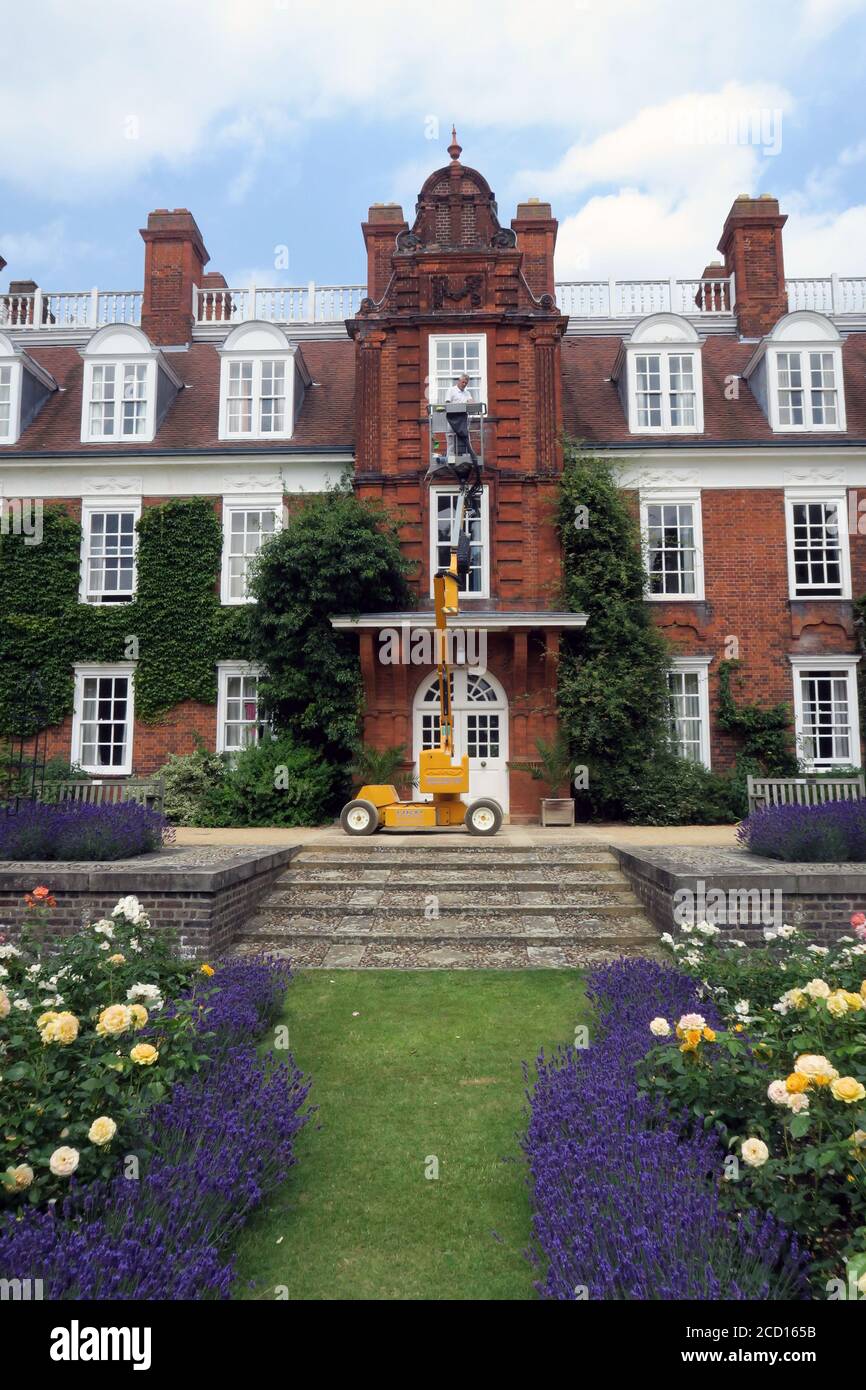 Newnham college cambridge hi-res stock photography and images - Alamy