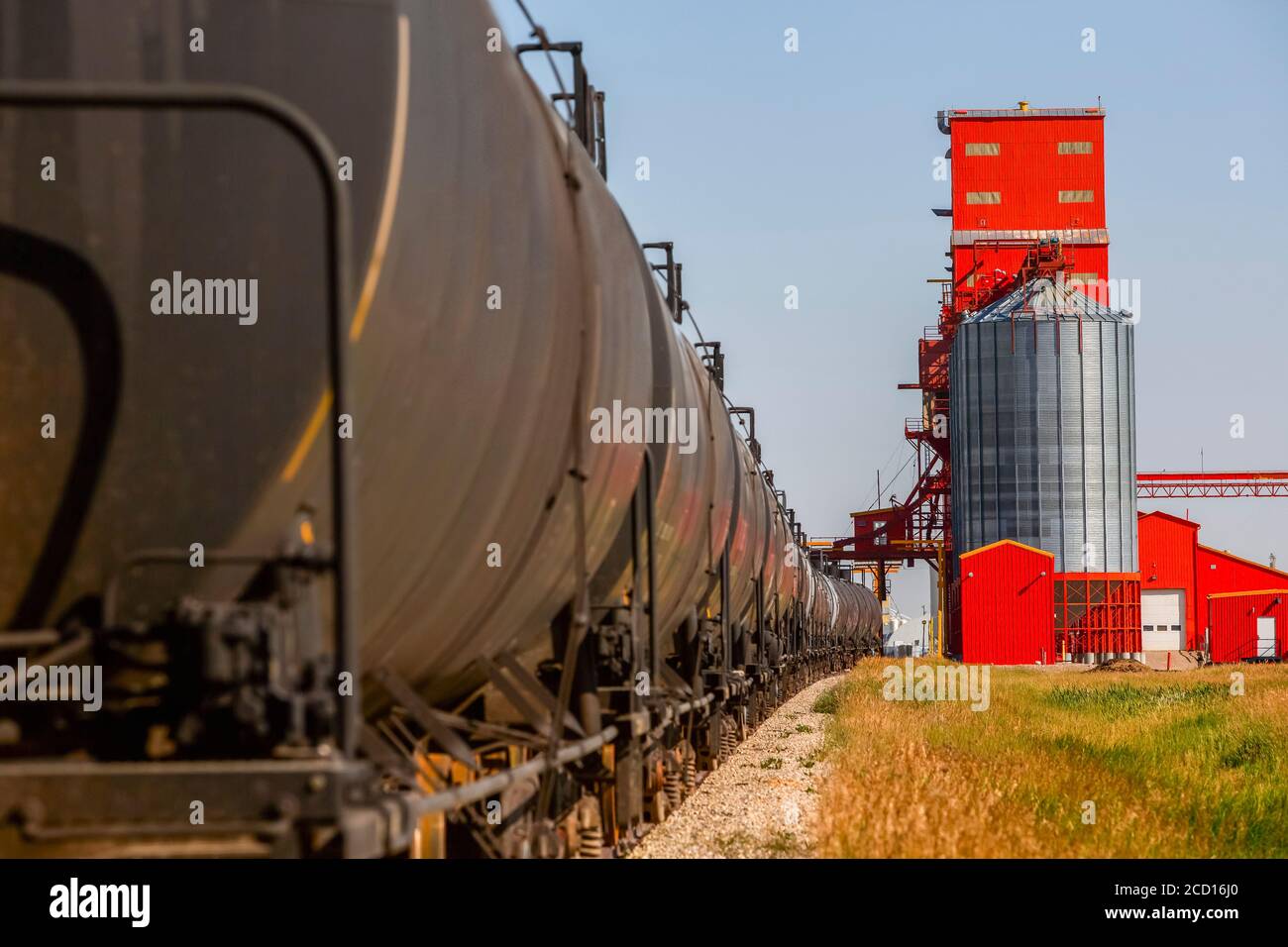 Alberta terminals grain elevator hi-res stock photography and images ...