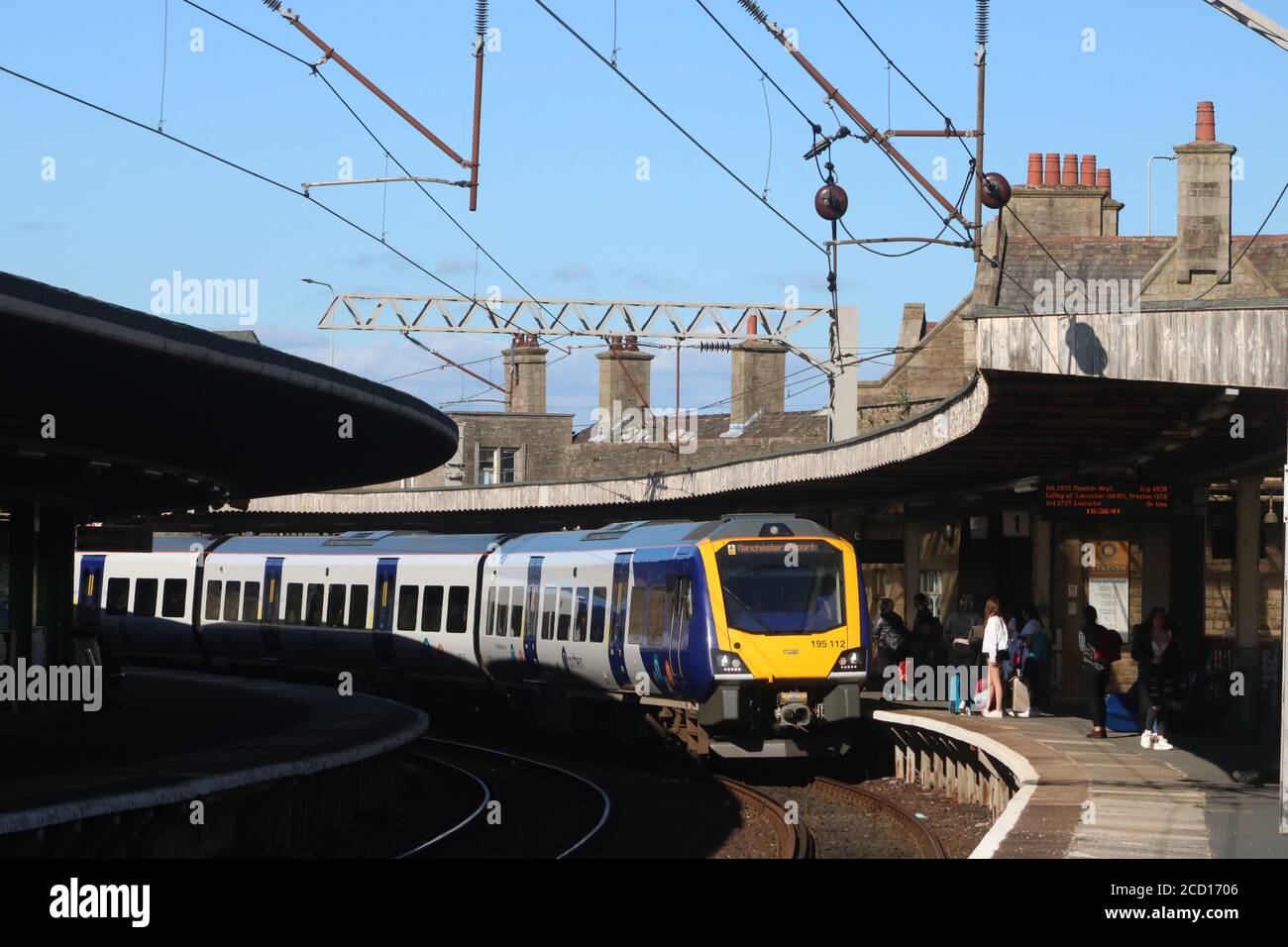Class 195 train unit hi-res stock photography and images - Alamy