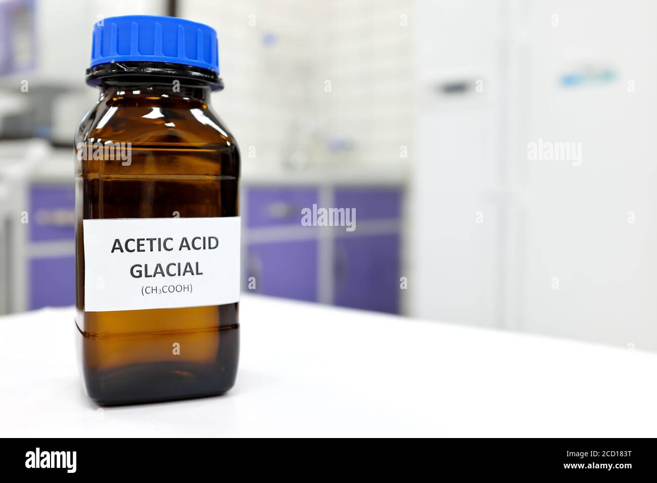 Acetic acid hi-res stock photography and images - Alamy