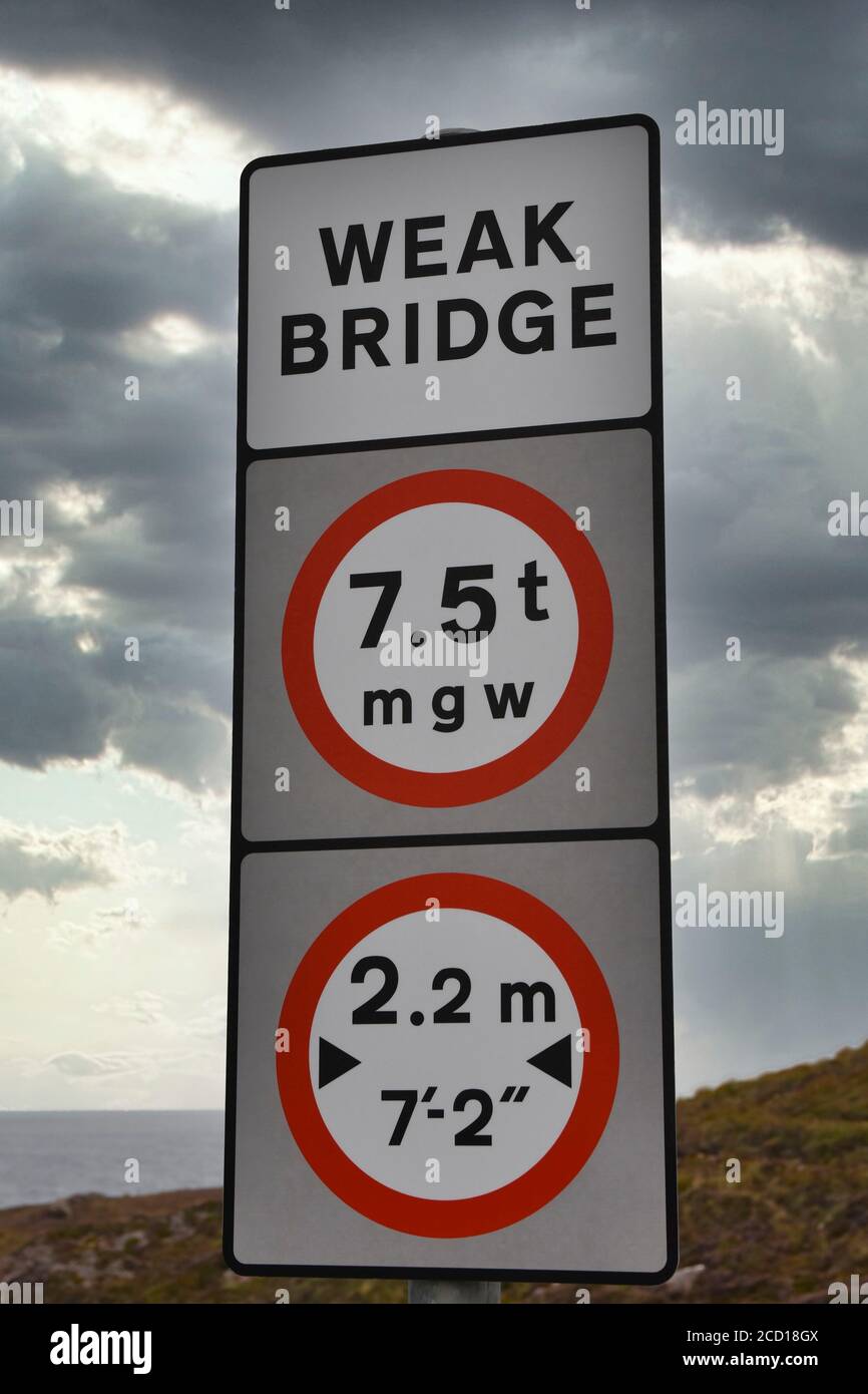 Weak bridge sign hi-res stock photography and images - Alamy