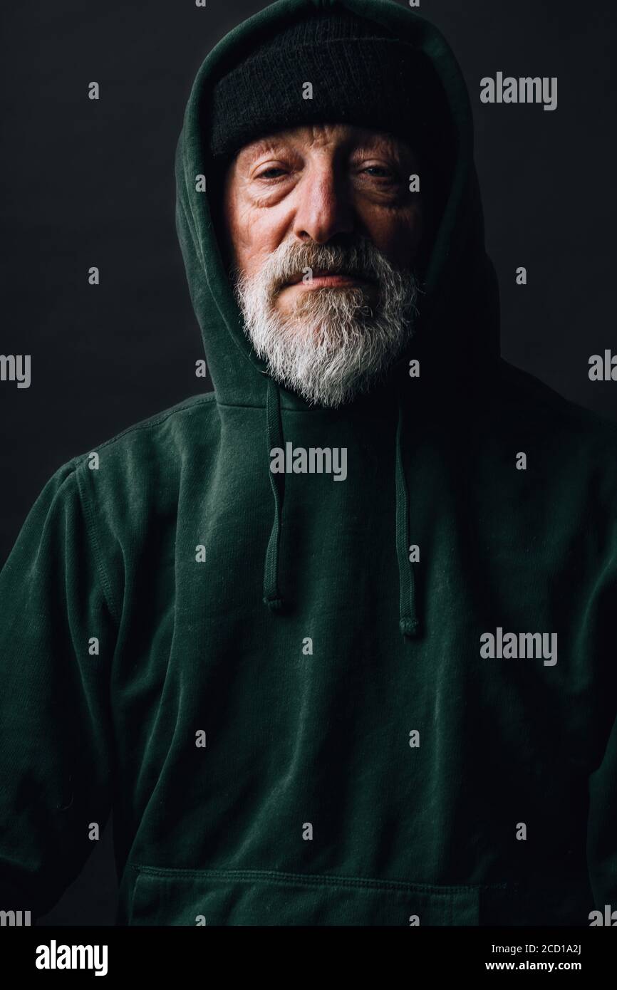 Face portrait of gloomy experienced grey-haired old-aged man with skin ...