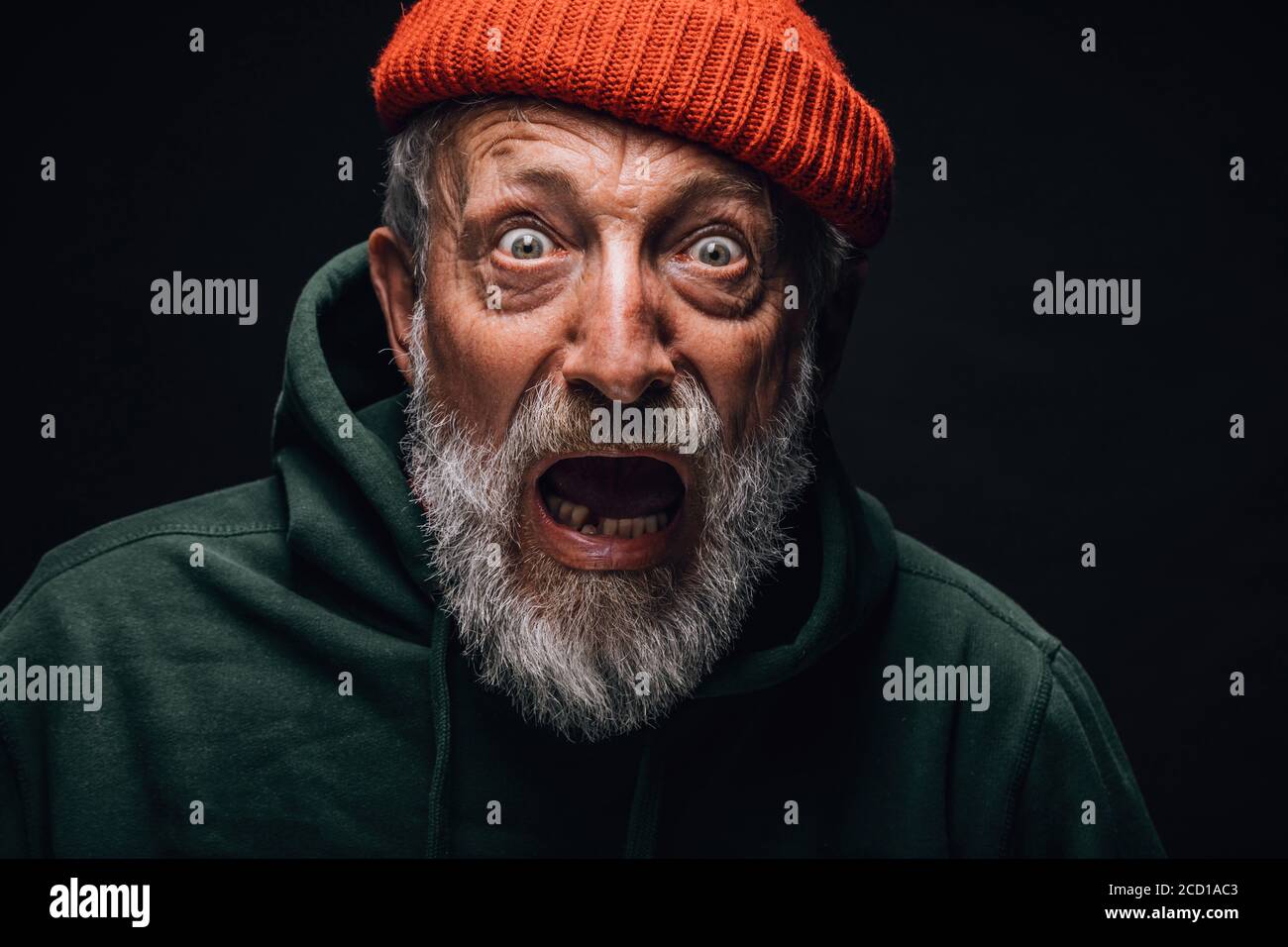 Frightened shocked bearded elderly man stares at camera with open mouth ...