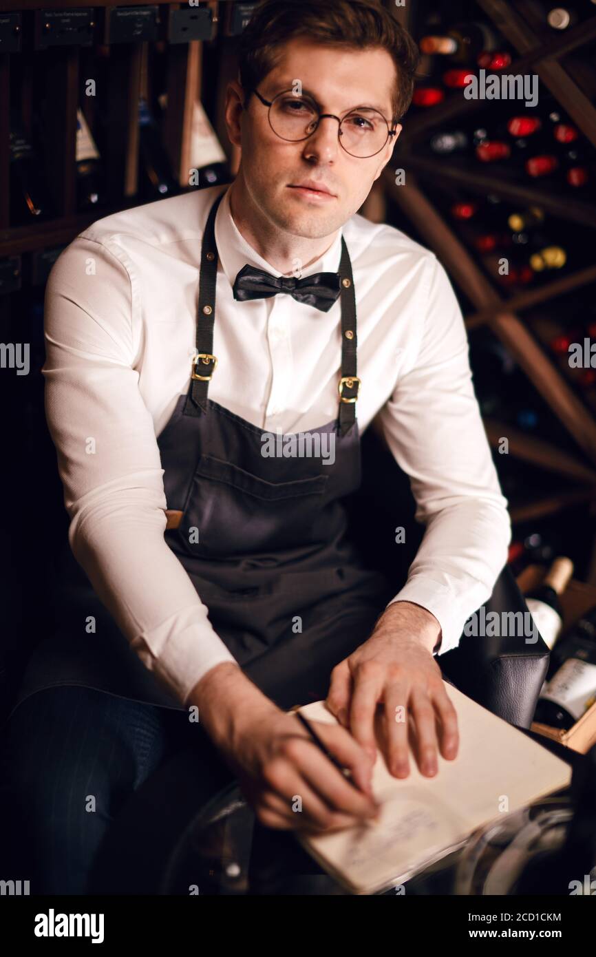Wine stewards hi-res stock photography and images - Alamy