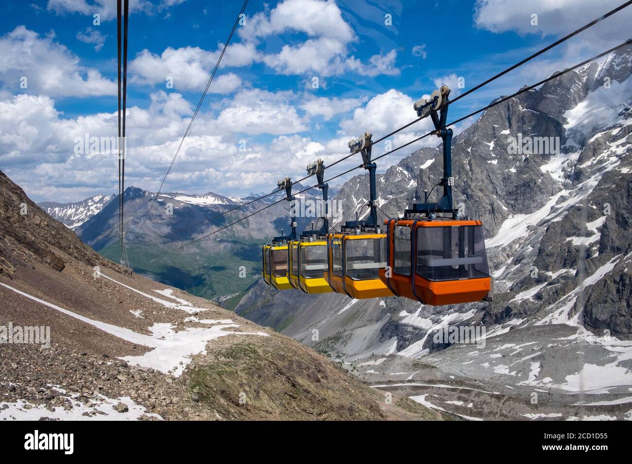 Gondola lifts hi-res stock photography and images - Alamy