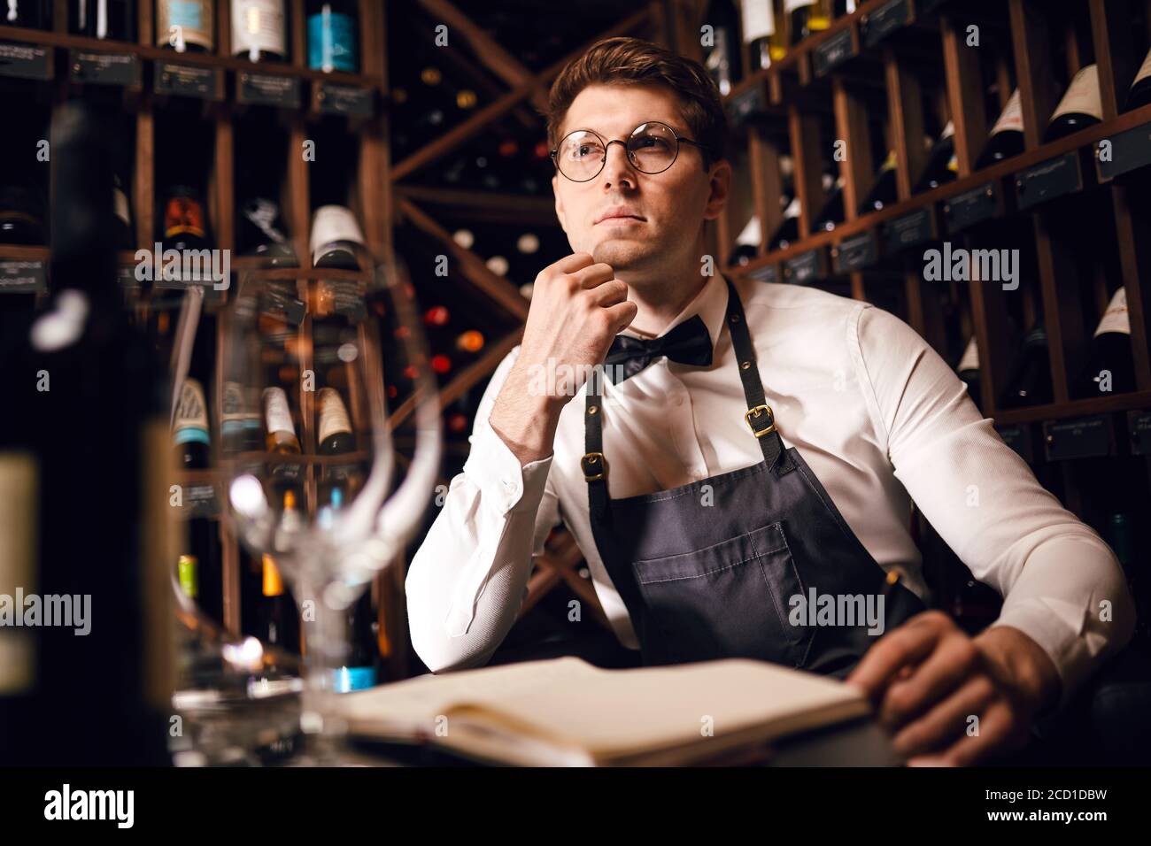 Sommelier presenting wine hi-res stock photography and images - Alamy