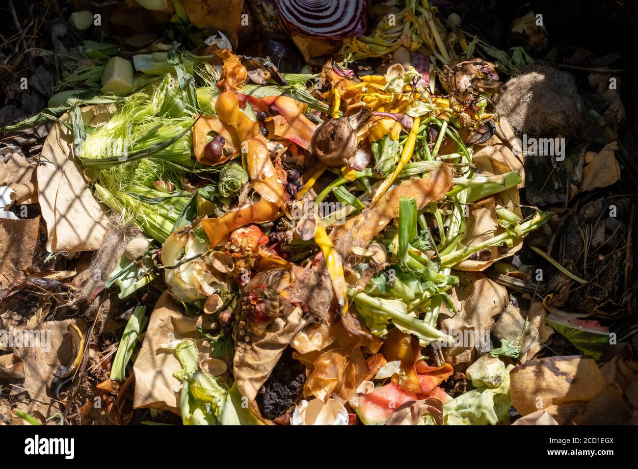 Compost heap leaves kitchen hi-res stock photography and images - Alamy