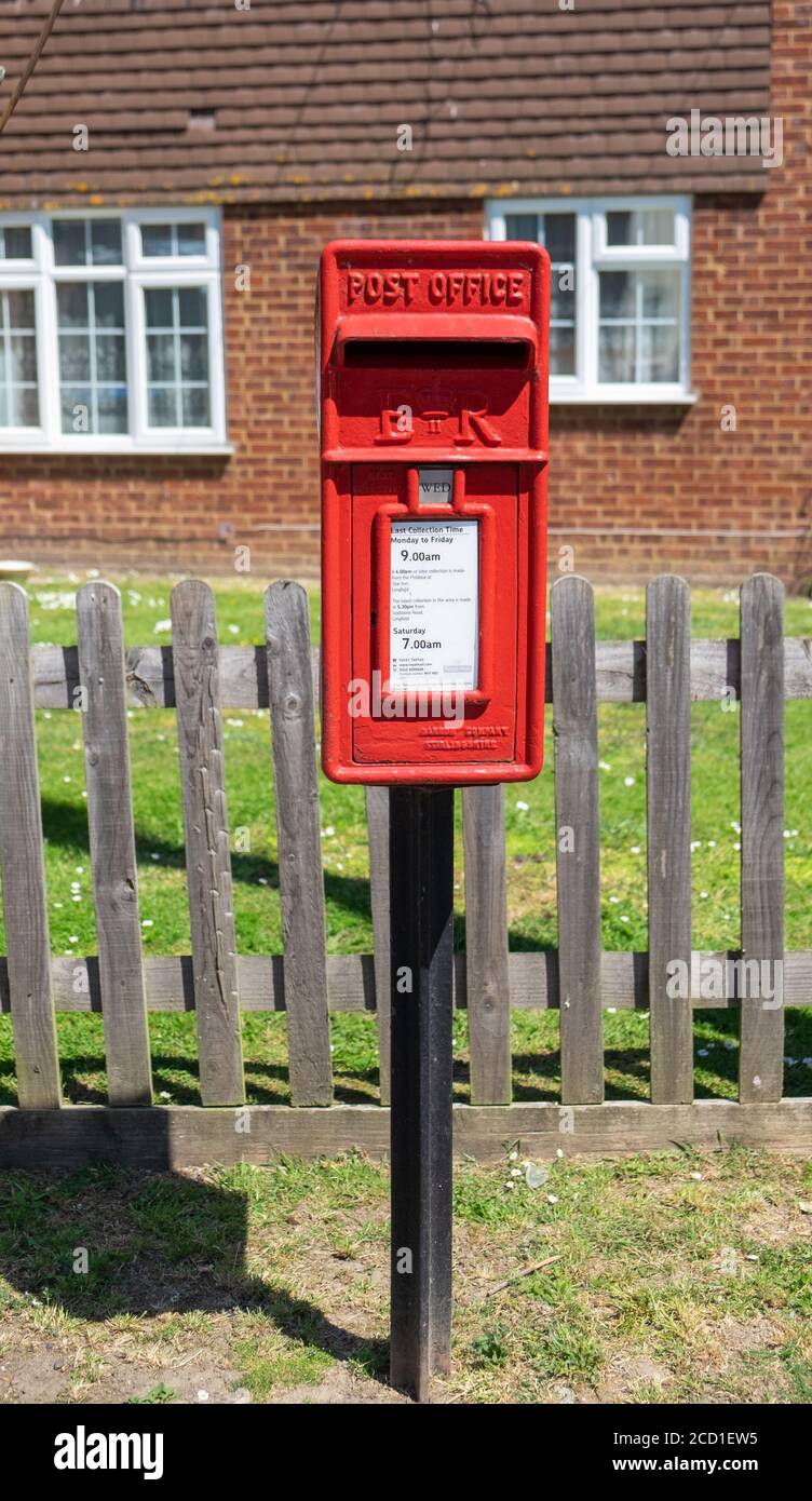 Royal mail post box on hi-res stock photography and images - Alamy