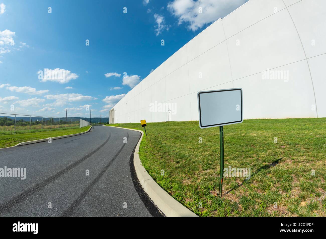 Warehouse exterior wide hi-res stock photography and images - Alamy
