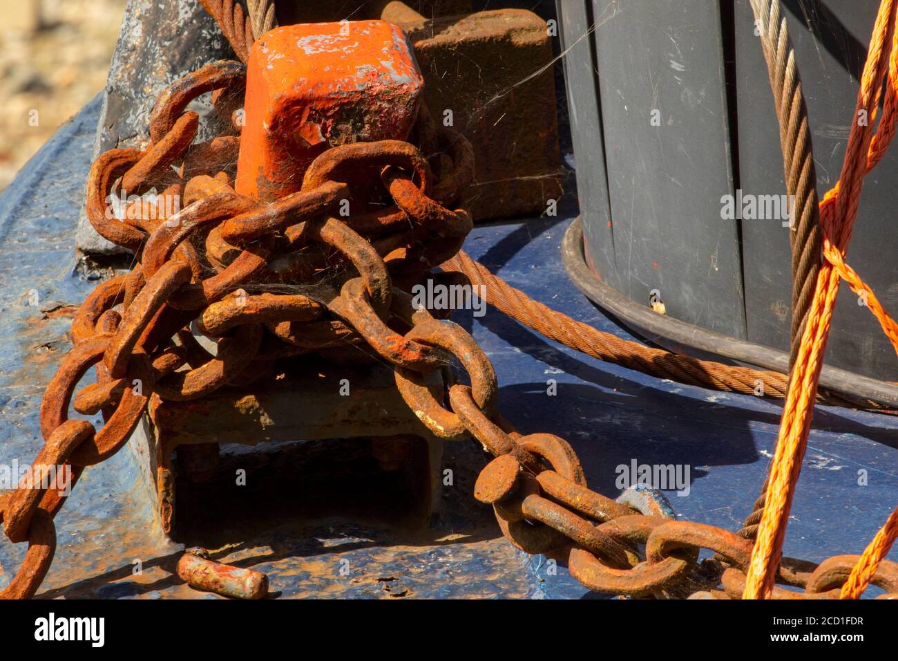 Close-up boat mooring rope and chain abstract marine view Stock Photo ...