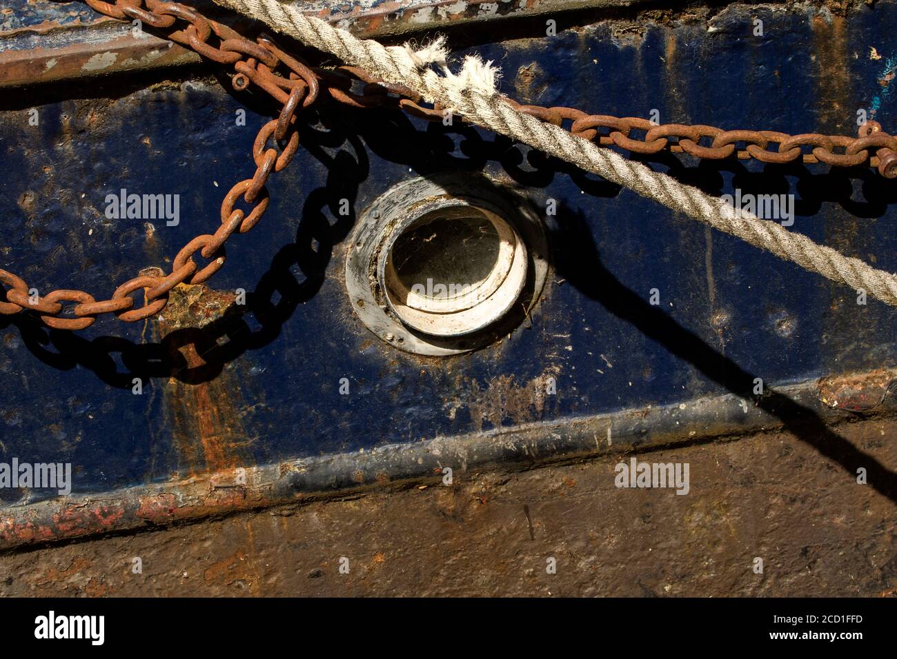 Frayed mooring rope hi-res stock photography and images - Alamy