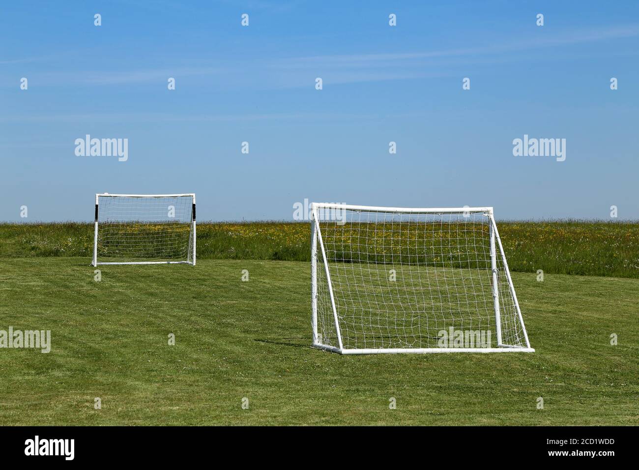 Ball on gate posts hi-res stock photography and images - Alamy