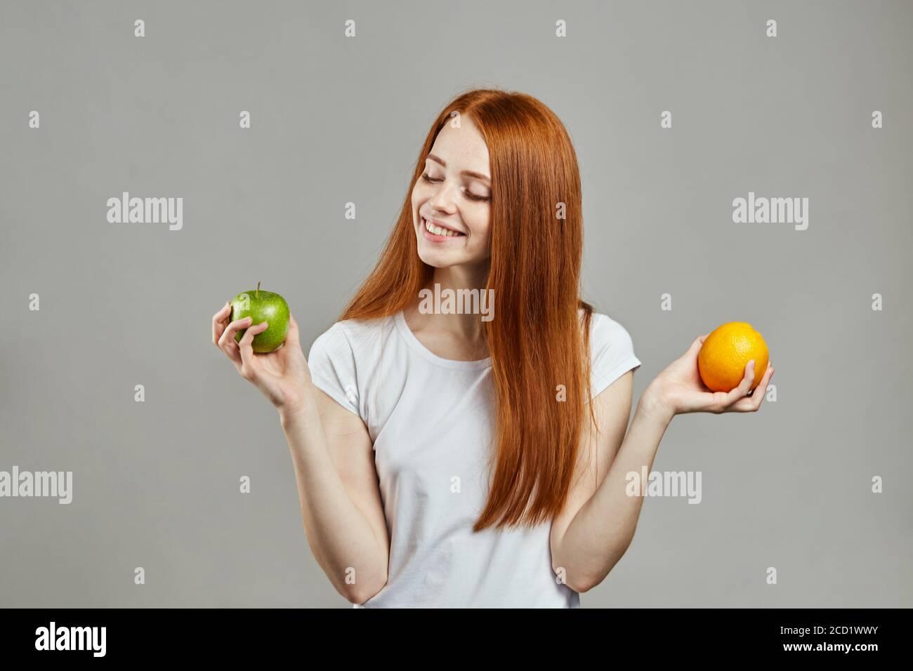 Comparing apple and orange hi-res stock photography and images - Alamy