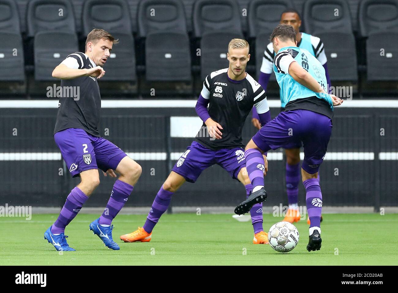 Teams in der klasse hi-res stock photography and images - Alamy