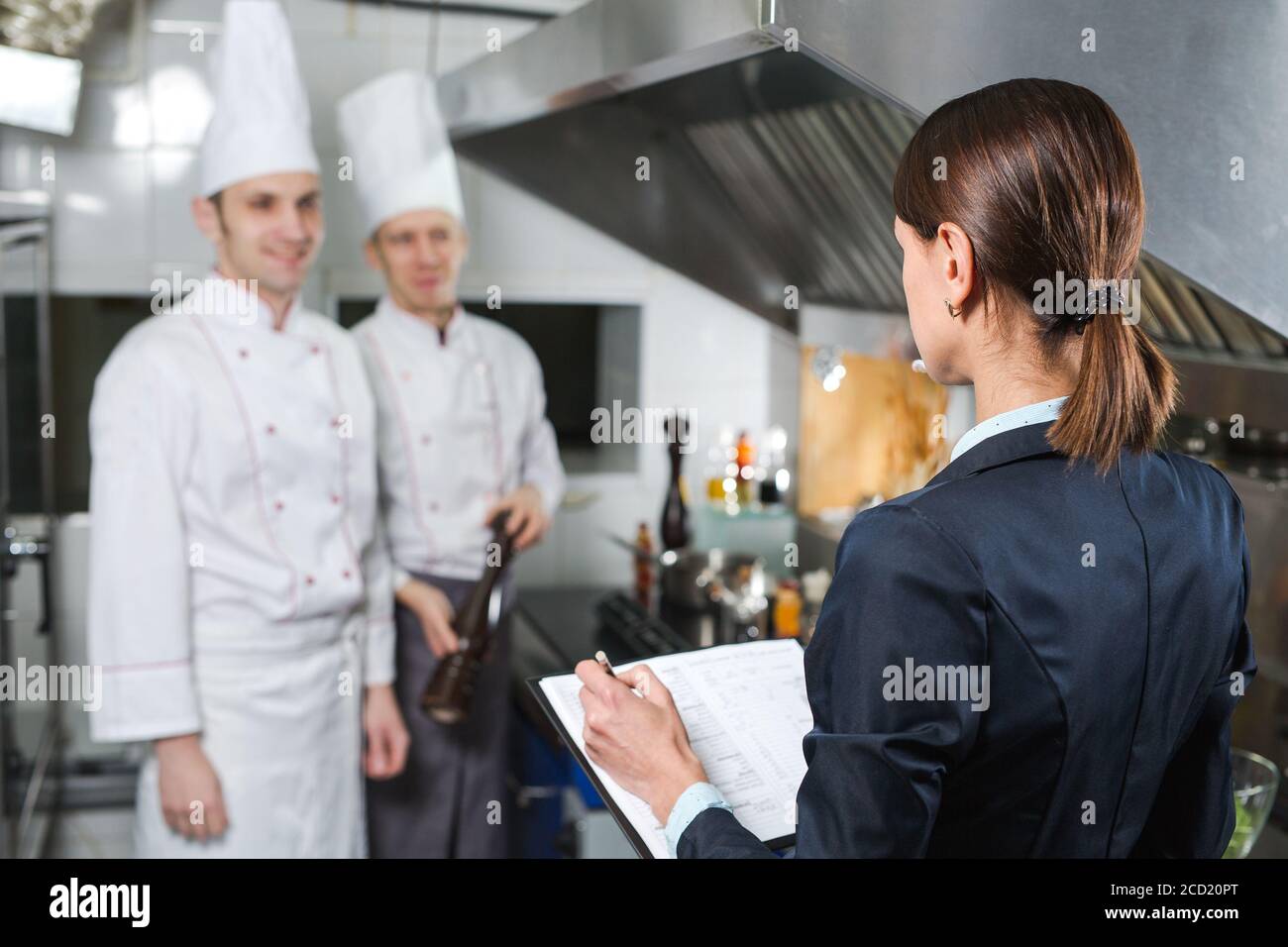 Manager briefing hi-res stock photography and images - Alamy
