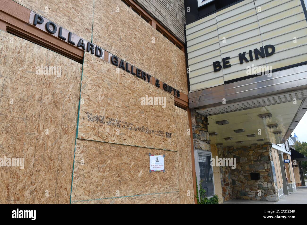 Storefront windows hi-res stock photography and images - Alamy