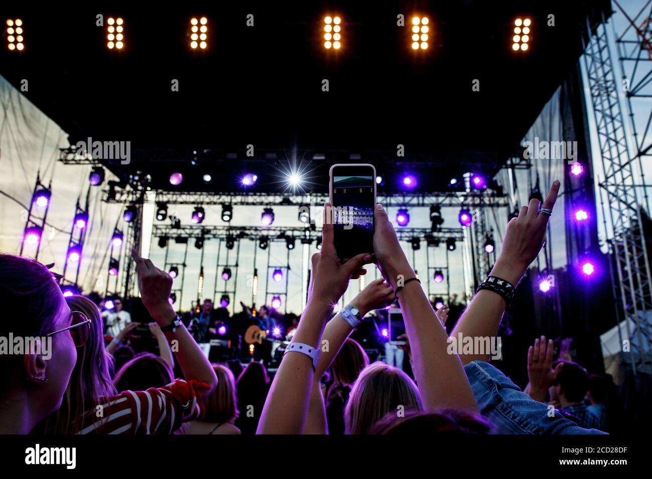 Broadcast concert hi-res stock photography and images - Alamy