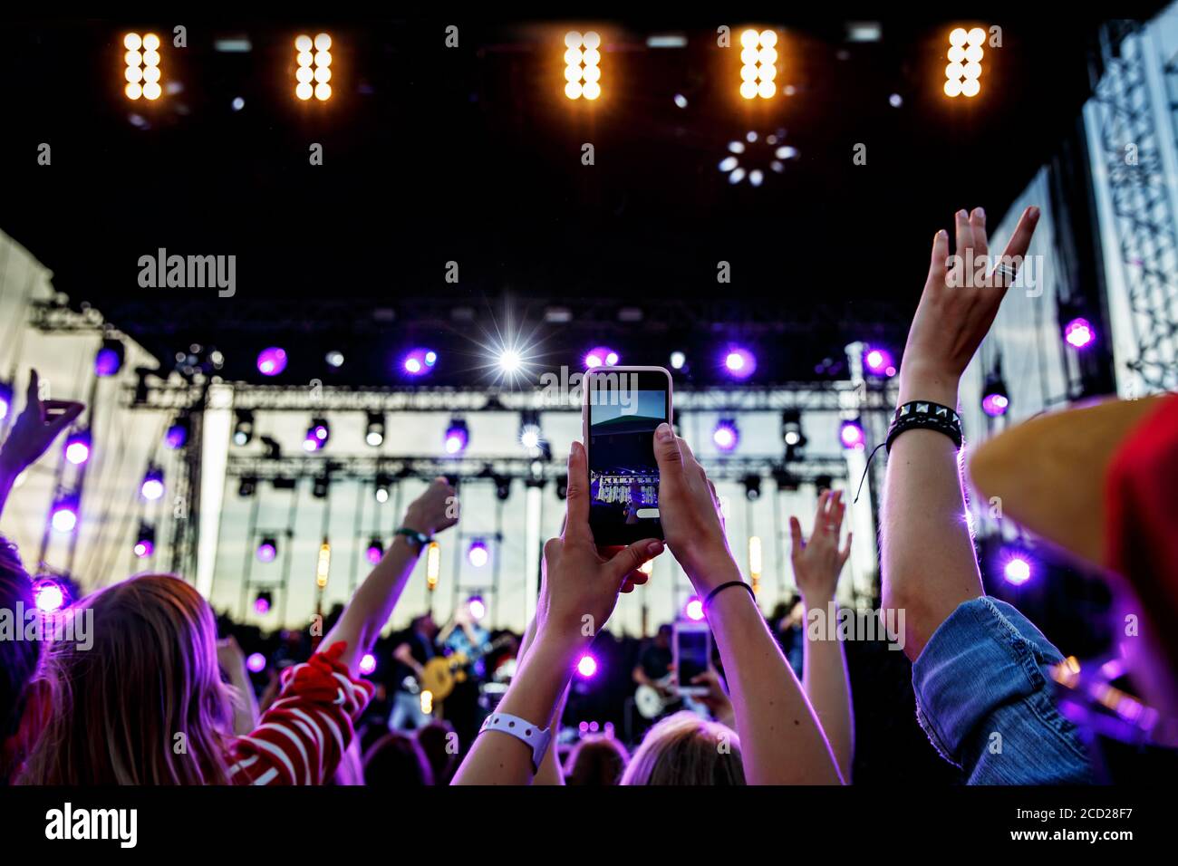 Online concert hi-res stock photography and images - Alamy
