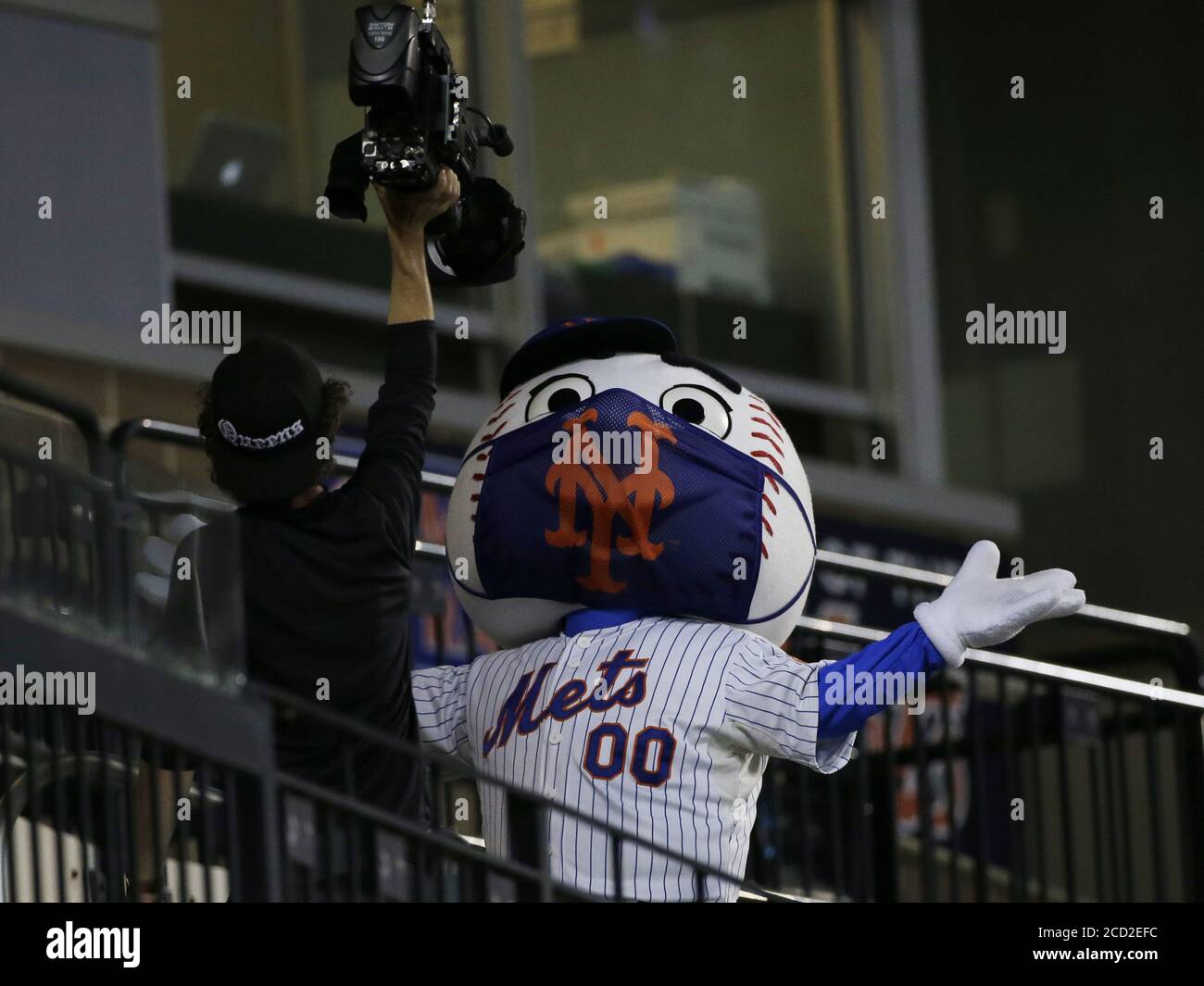 New york mets mascot mr hi-res stock photography and images - Alamy