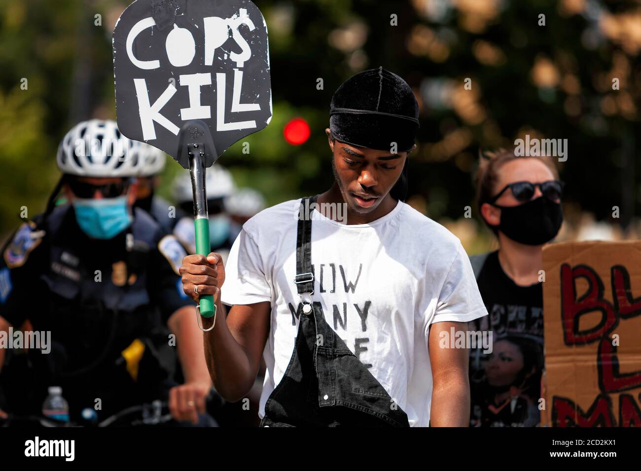 Defund the police protest hi-res stock photography and images - Alamy
