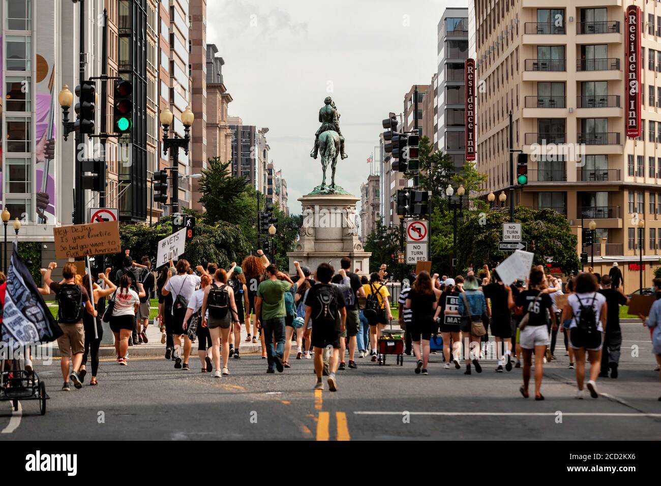 Defund the police protest hi-res stock photography and images - Alamy