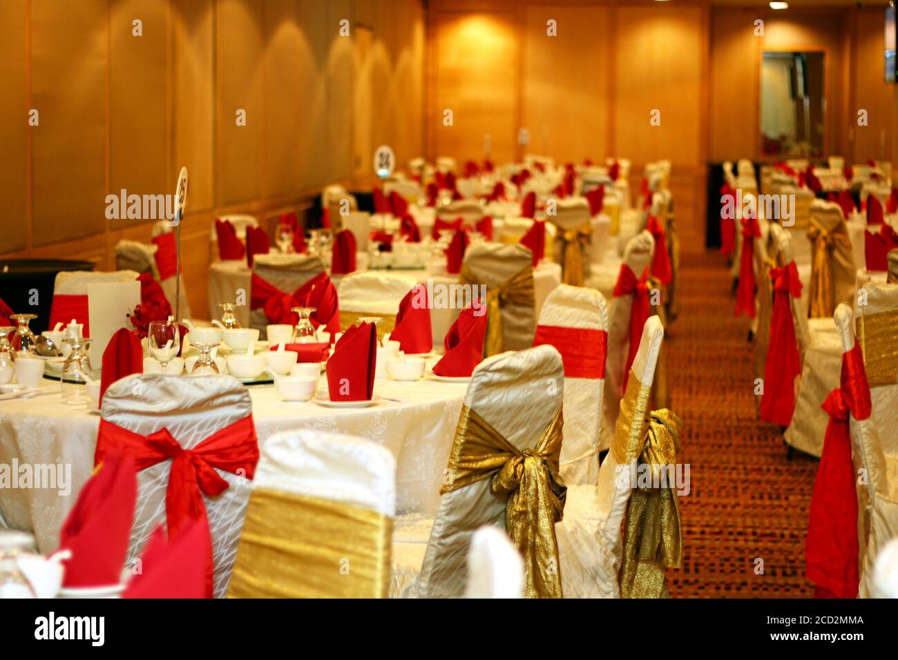 hotel ballroom table setting Stock Photo - Alamy