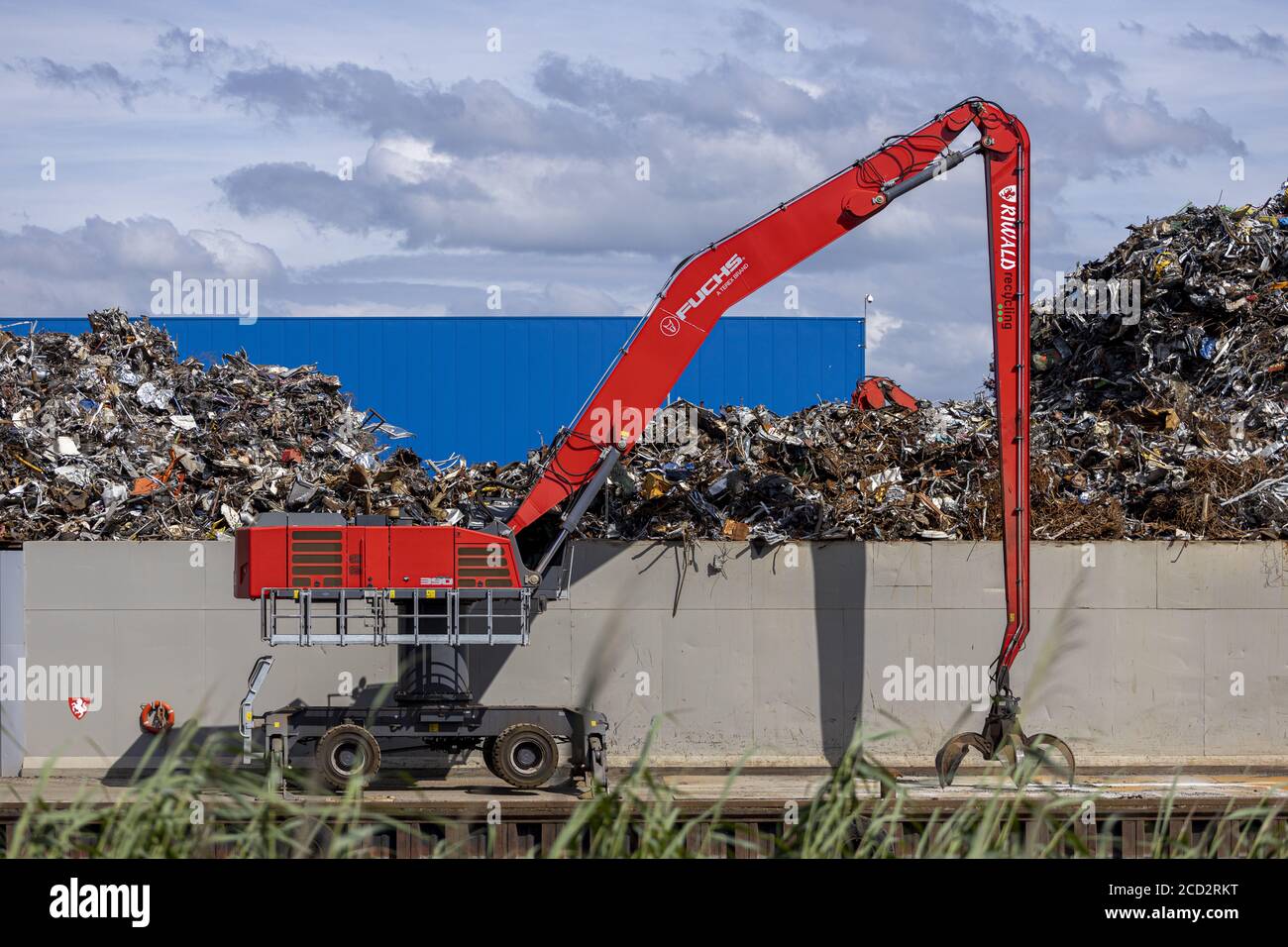 Scrap metal in recycling company hi-res stock photography and images ...
