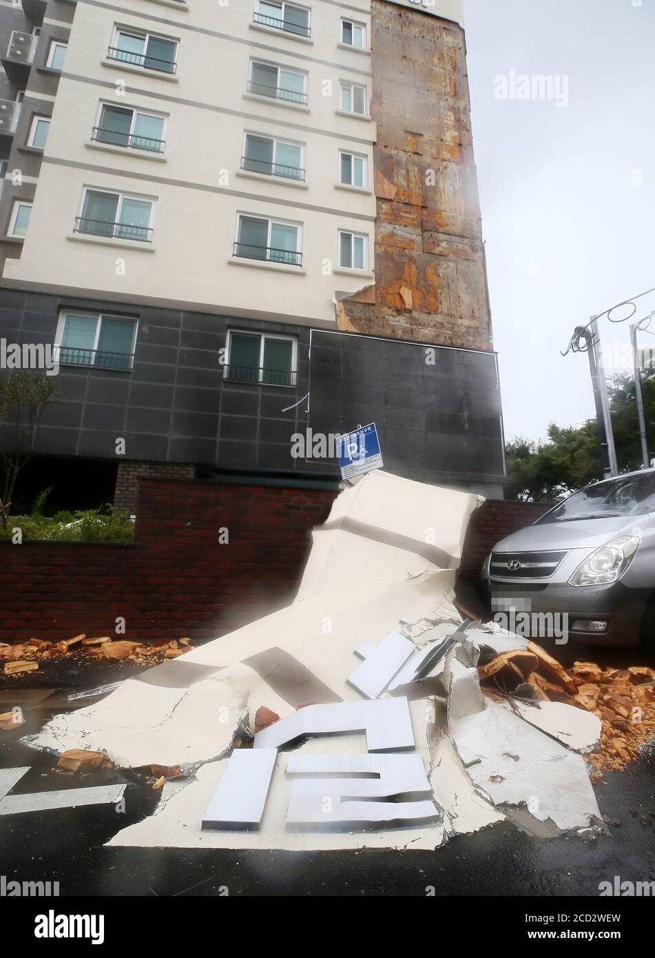 26th Aug, 2020. Typhoon Bavi hits S. Korea Fragments of an apartment's ...