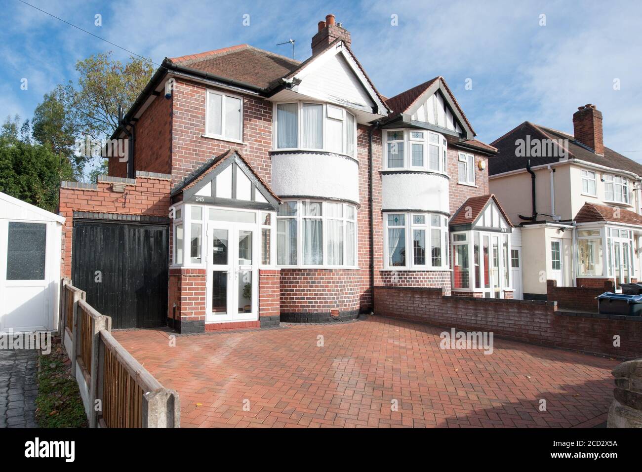Semi detached house driveway hi-res stock photography and images - Alamy