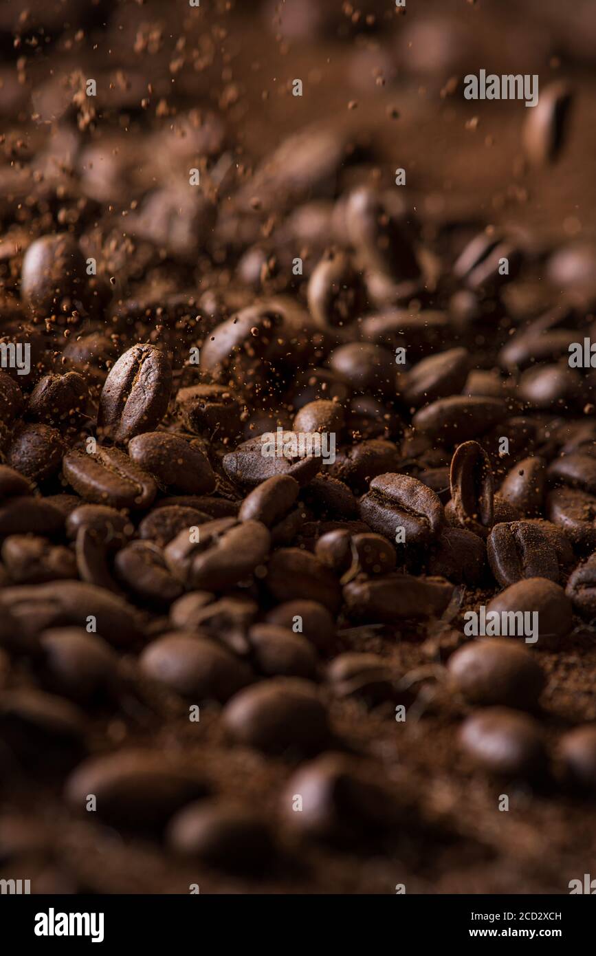 Falling coffee beans hi-res stock photography and images - Alamy