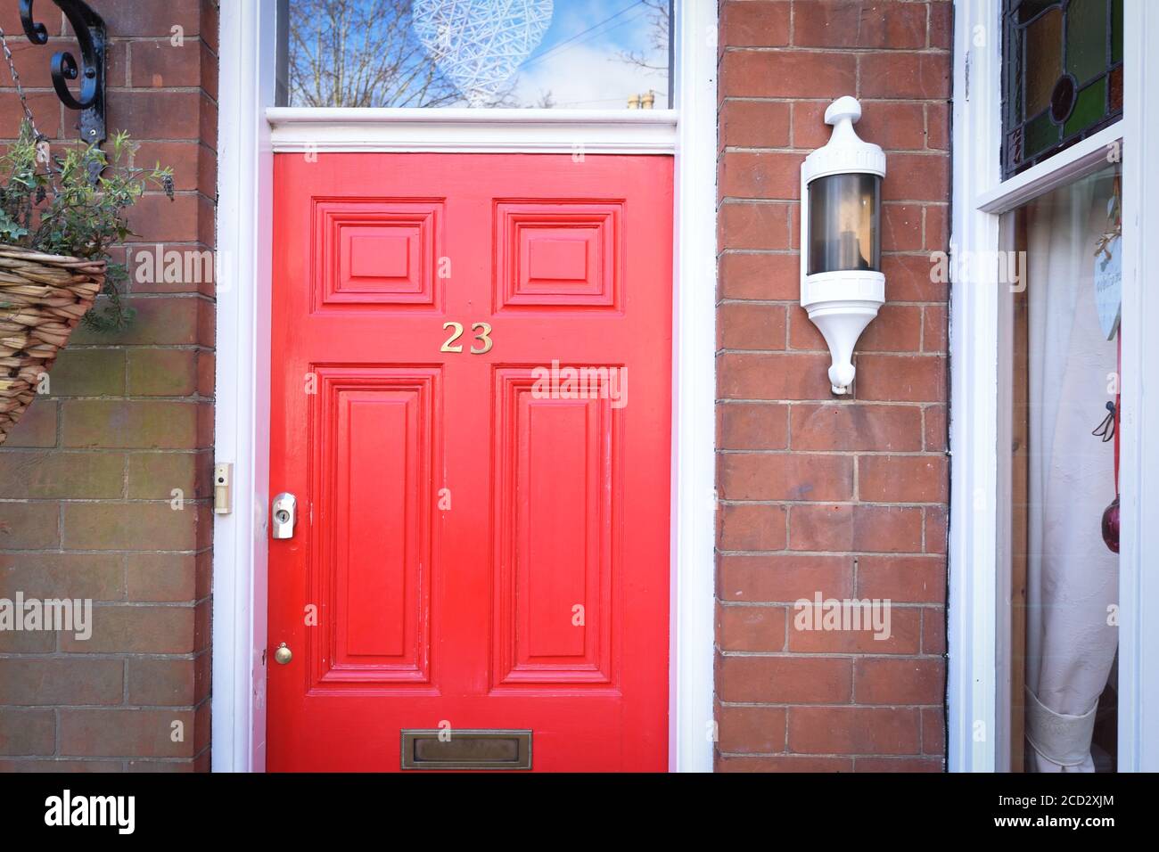 Red front door Stock Photo - Alamy