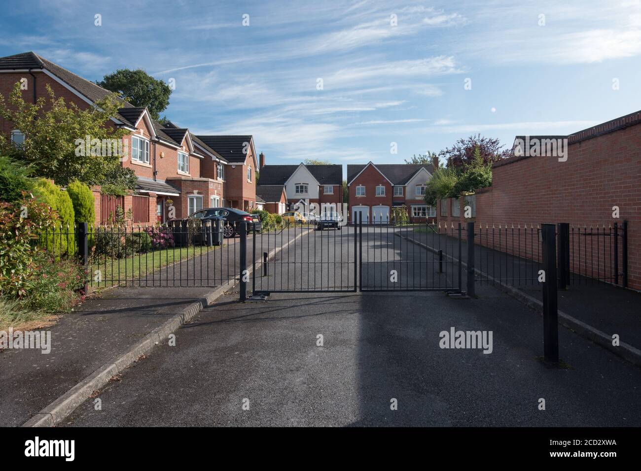 Residential gated entrance hi-res stock photography and images - Alamy