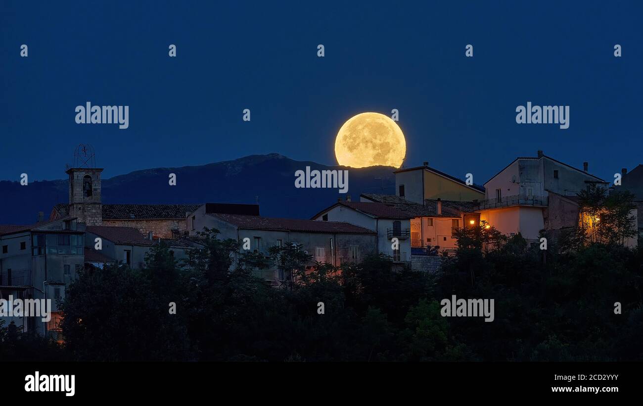 Full Moon Setting Over Peaceful Italian Village Abbateggio (Abruzzo ...