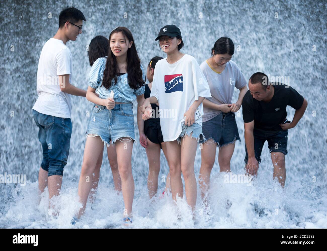 People play water in Chengdu city, southwest China's Sichuan province ...