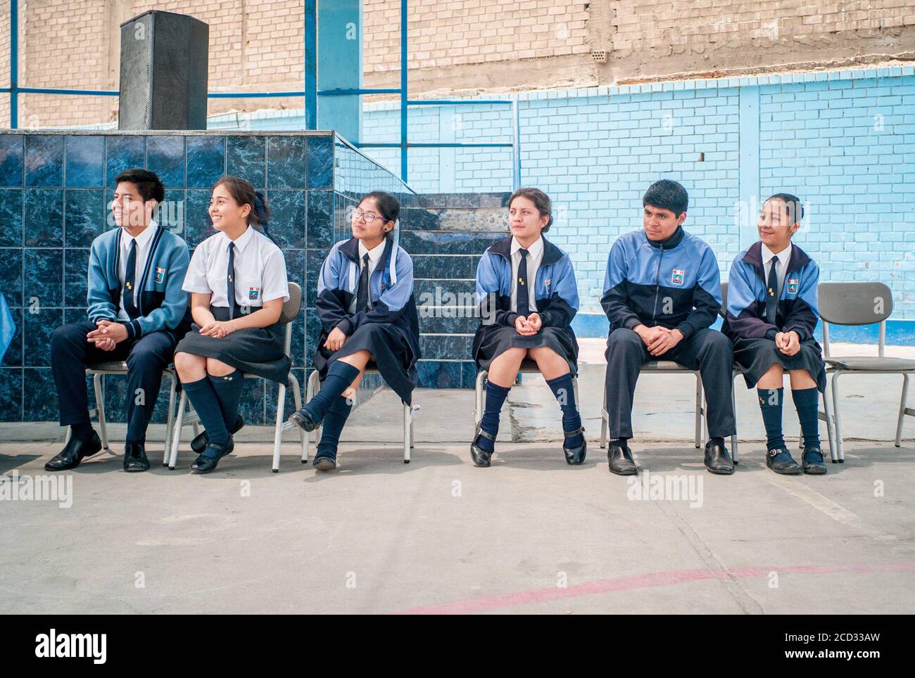 Teenage students in uniform hi-res stock photography and images - Alamy