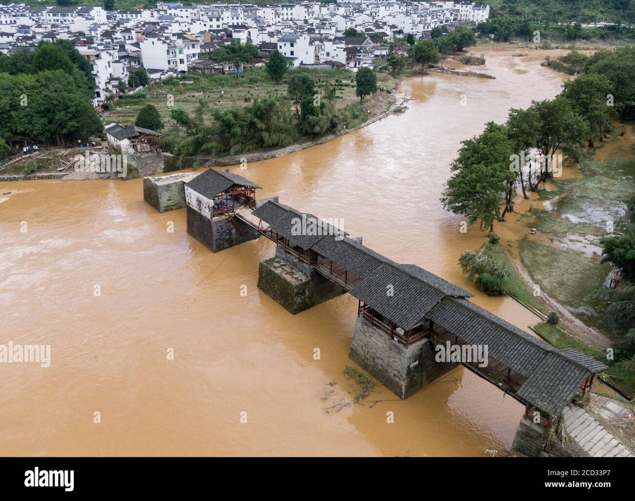 Part of the Song-dynasty bridge, Caihong Bridge is destroyed by flood ...