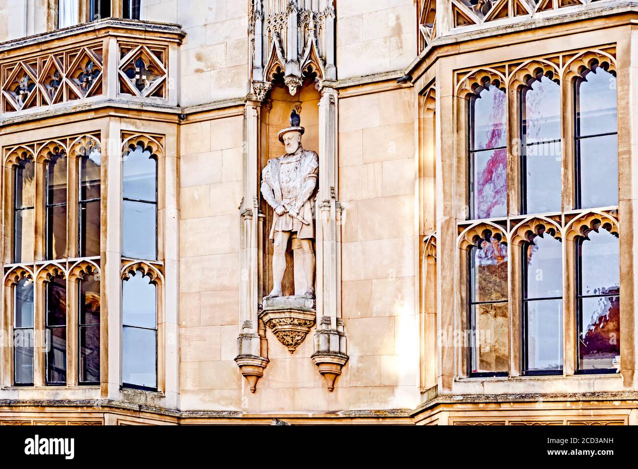 Cambridge: King Henry VIII Statue outside King's College Stock Photo ...