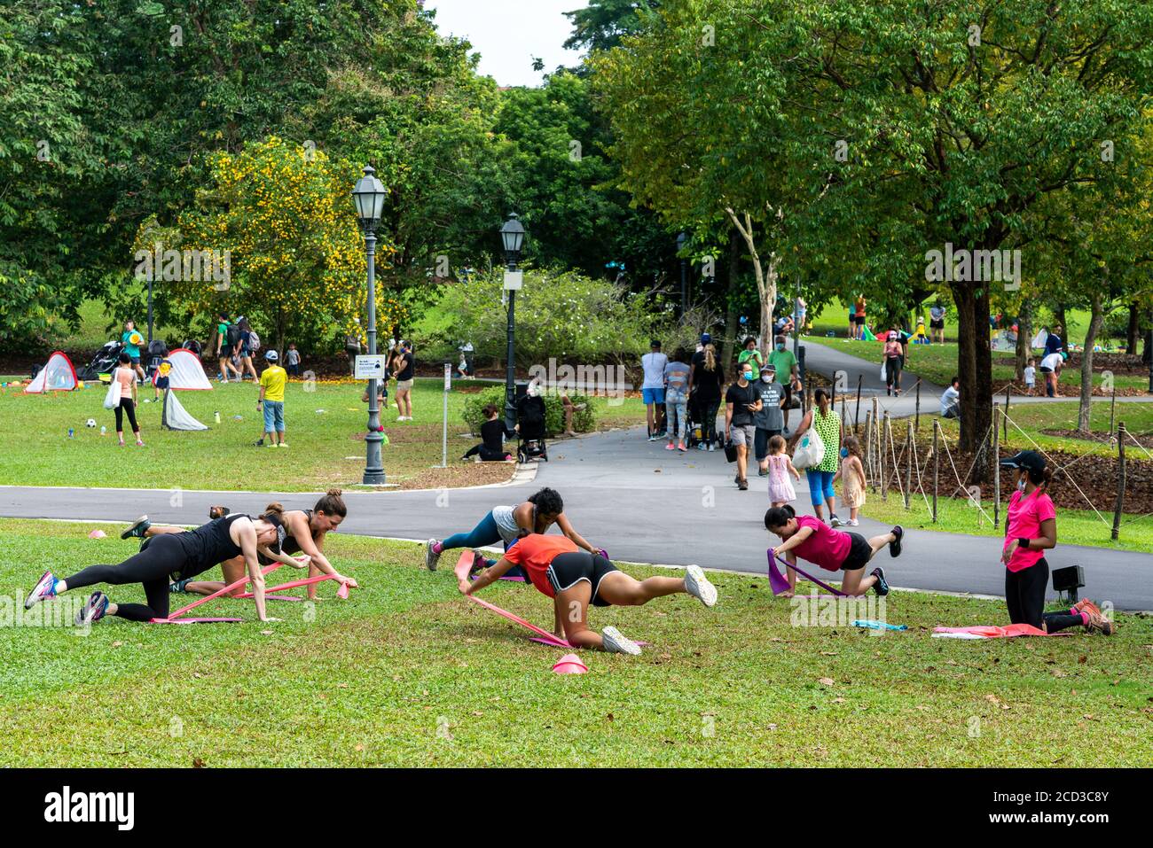 Singapore botanic gardens exercise hi-res stock photography and images ...