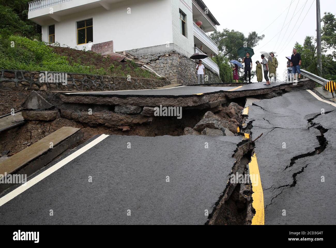 Road subsidence hi-res stock photography and images - Alamy