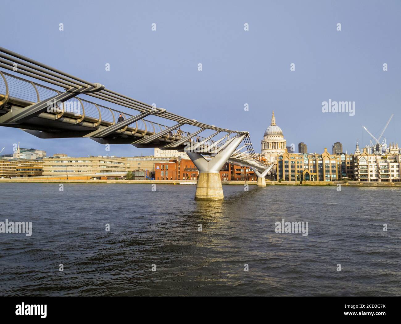 London waterfront walk hi-res stock photography and images - Alamy