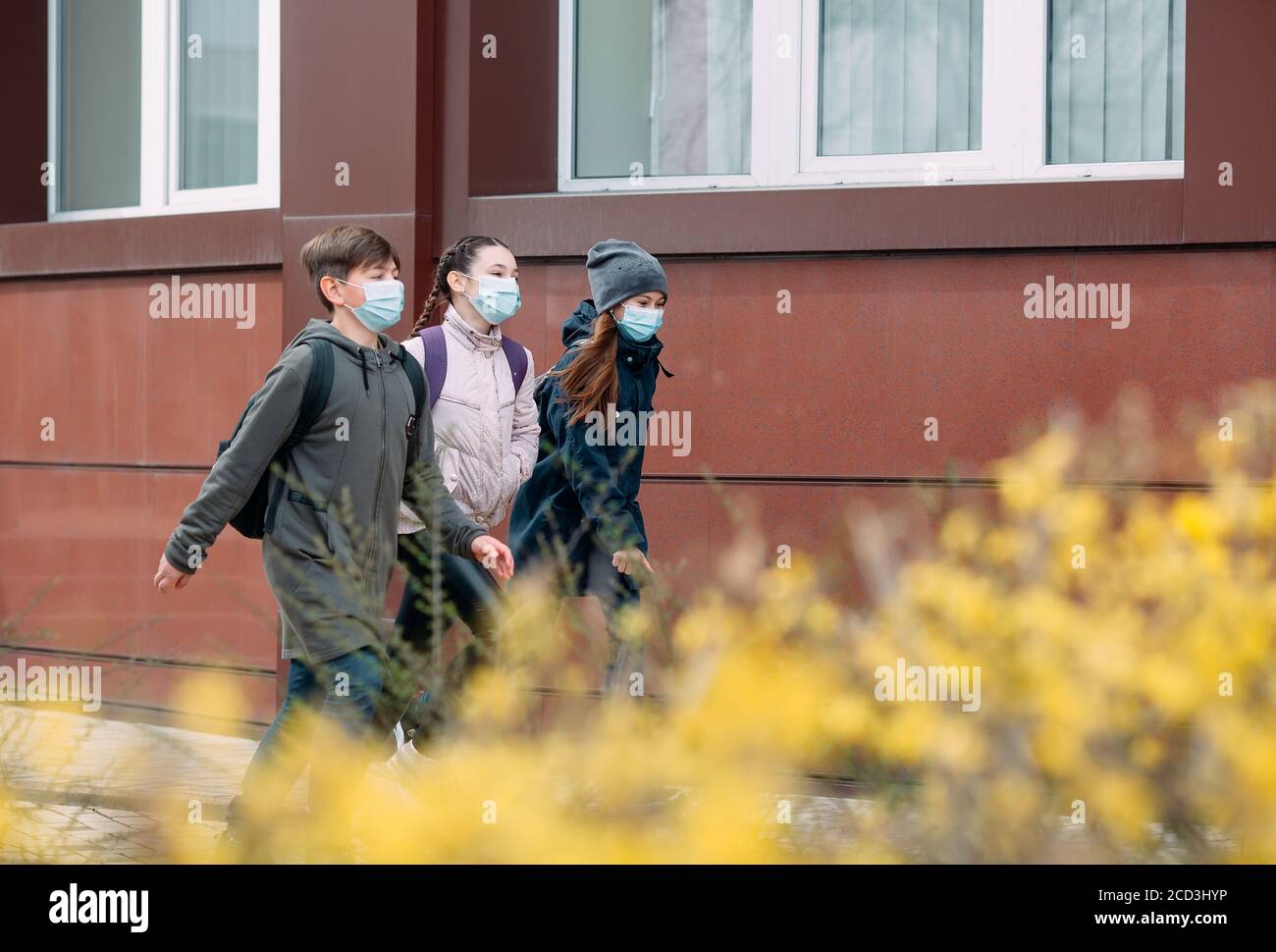 Children leave group hi-res stock photography and images - Alamy